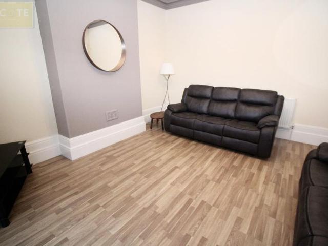 1 bedroom in a house share to rent