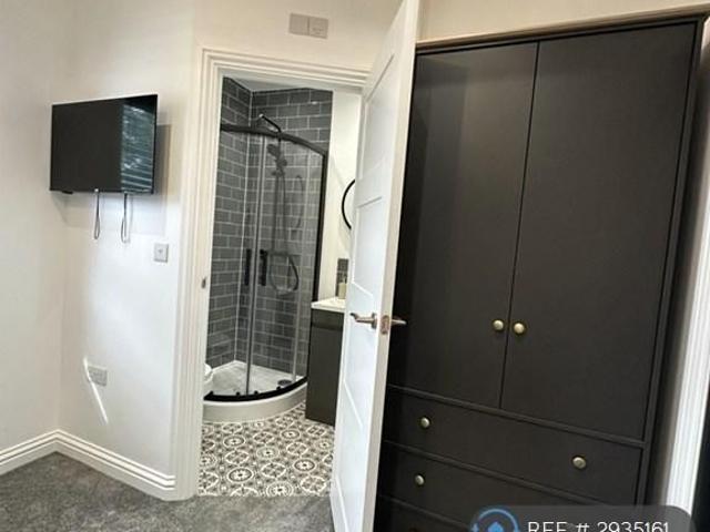 1 bedroom in a house share to rent