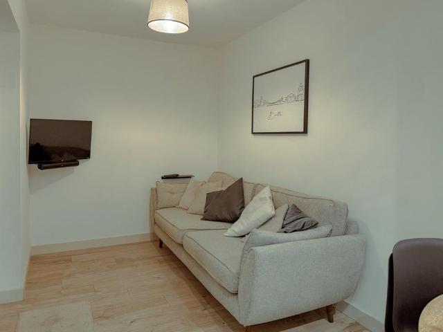1 bedroom in a house share to rent