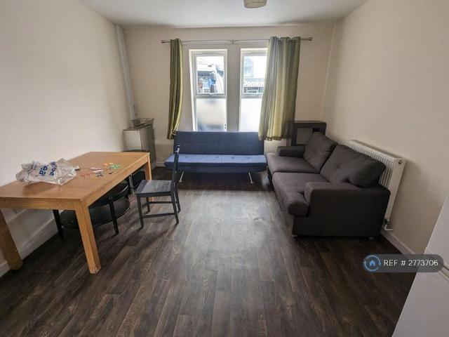 1 bedroom in a house share to rent