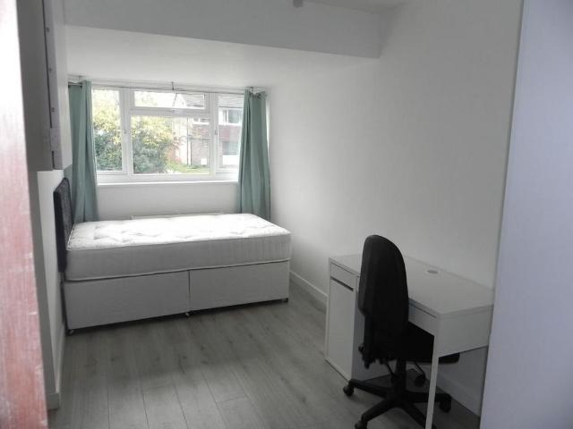 1 bedroom in a house share to rent