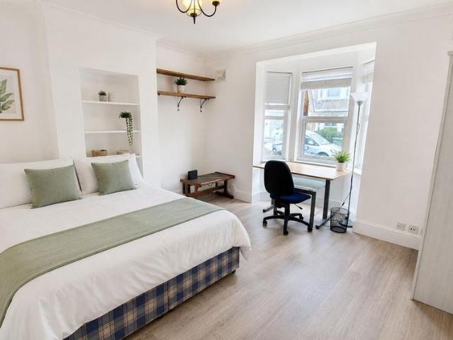 1 bedroom in a house share to rent