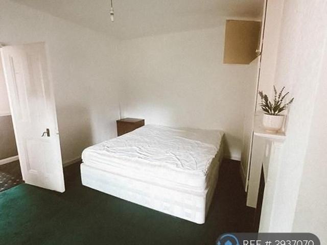 1 bedroom in a house share to rent