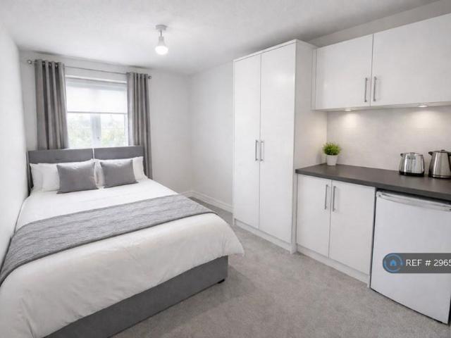 1 bedroom in a house share to rent