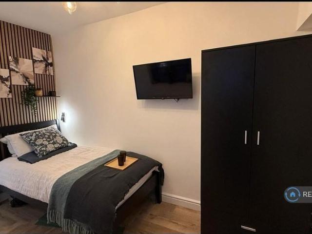1 bedroom in a house share to rent