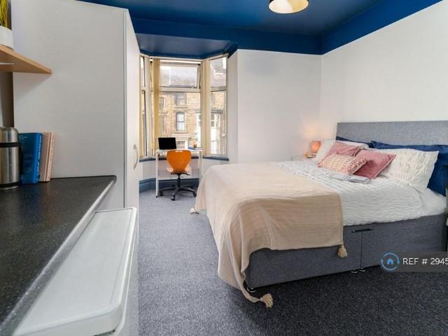 1 bedroom in a house share to rent
