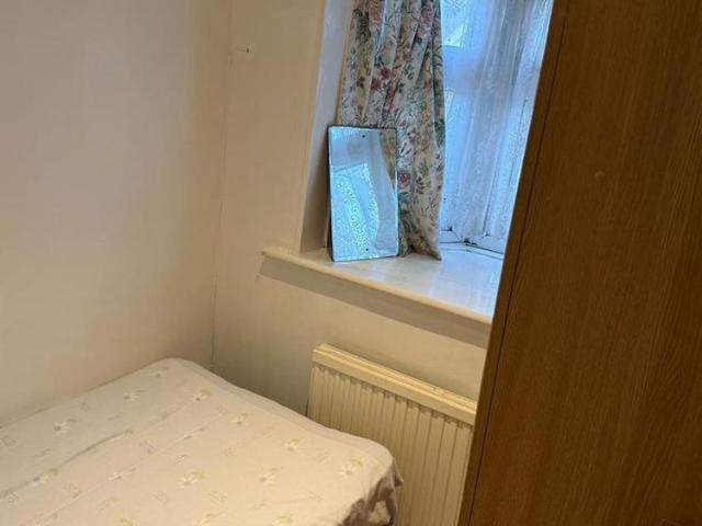 1 bedroom in a house share to rent