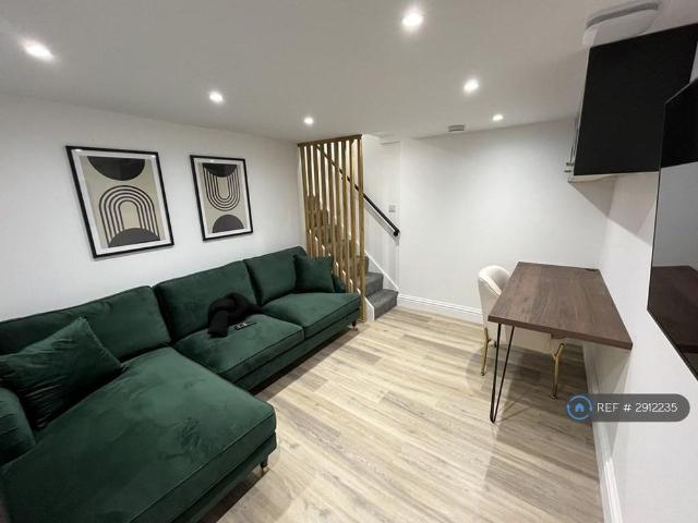 1 bedroom in a house share to rent