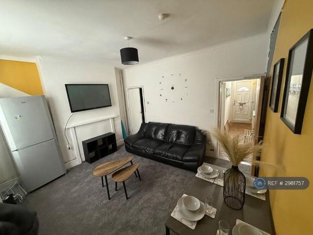 1 bedroom in a house share to rent