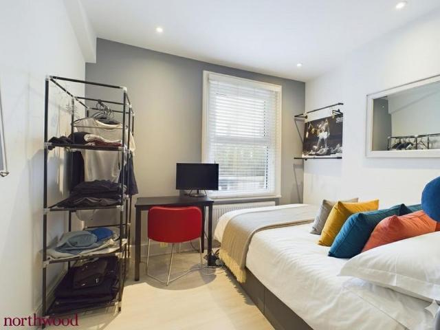 1 bedroom in a house share to rent
