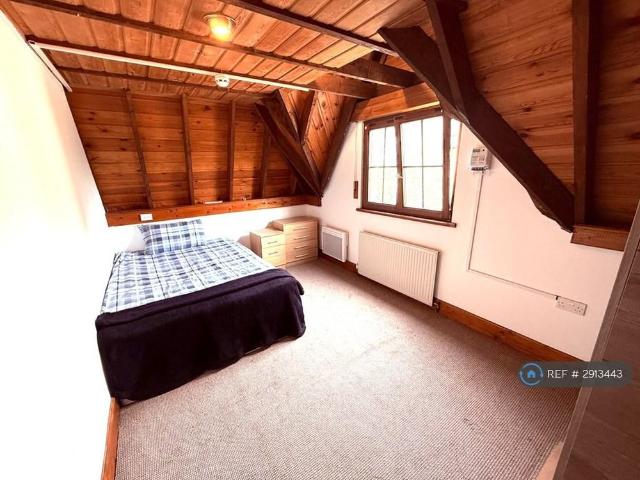 1 bedroom in a house share to rent