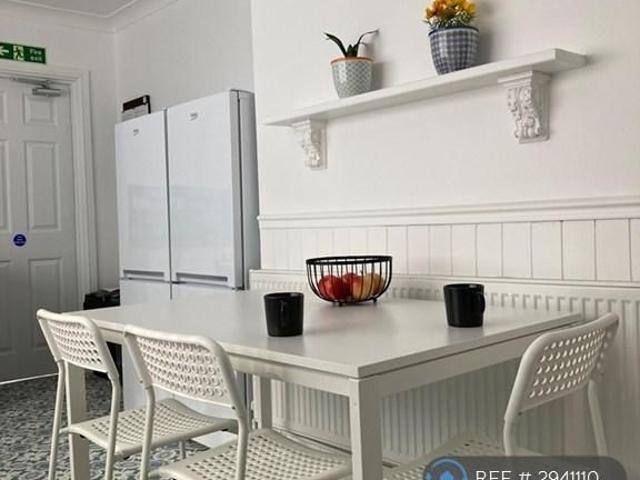 1 bedroom in a house share to rent
