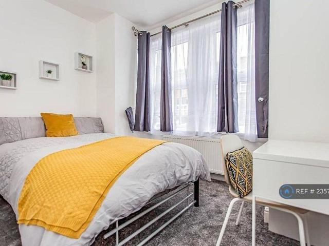 1 bedroom in a house share to rent