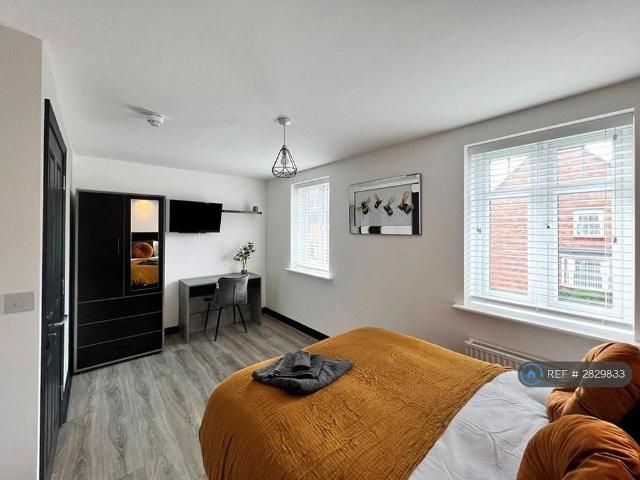 1 bedroom in a house share to rent