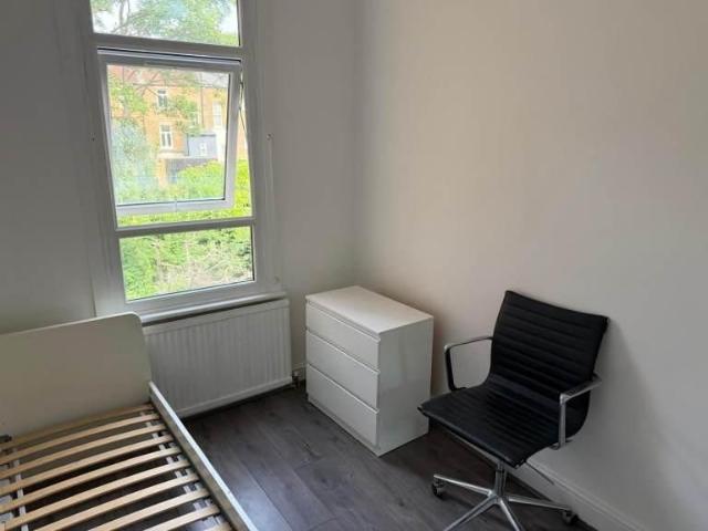 1 bedroom in a house share to rent