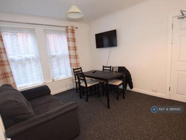 1 bedroom in a house share to rent