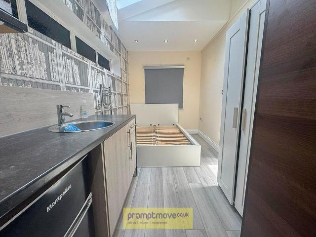 1 bedroom in a house share to rent