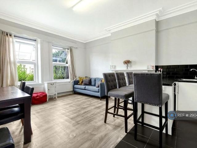 1 bedroom in a house share to rent