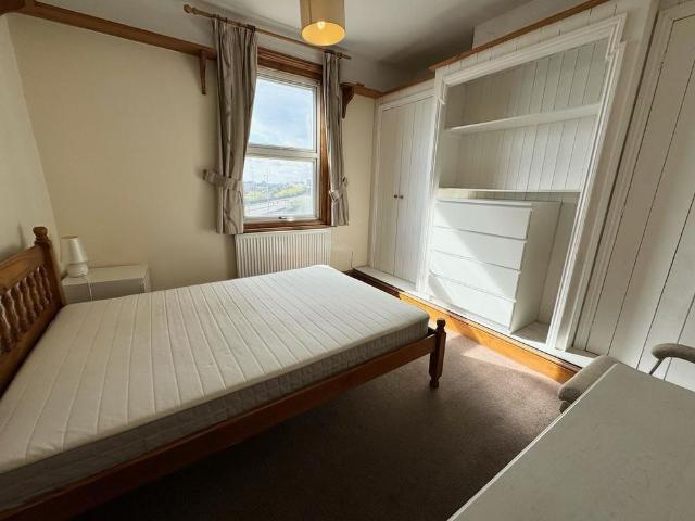 1 bedroom in a house share to rent