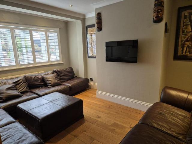 1 bedroom in a house share to rent