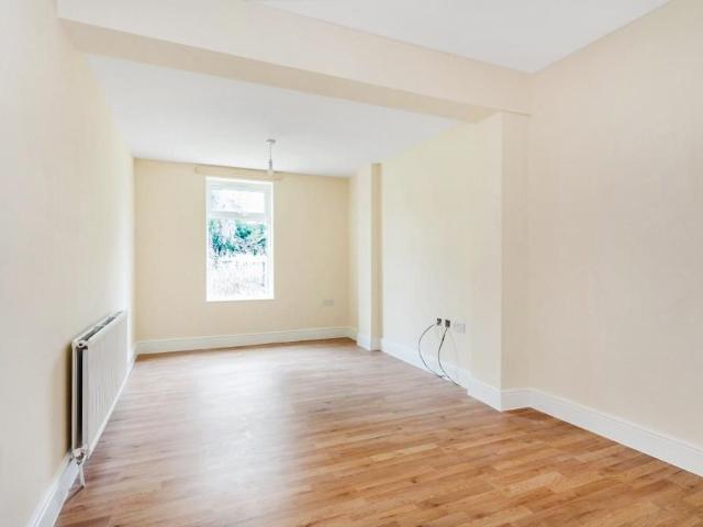 1 bedroom in a house share to rent