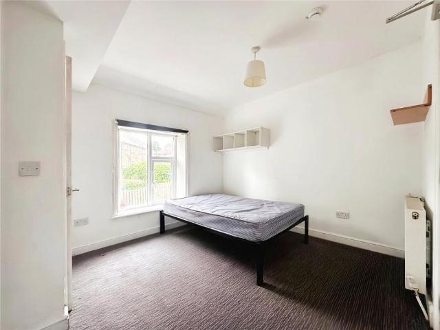 1 bedroom in a house share to rent