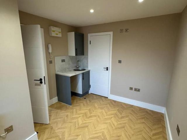1 bedroom in a house share to rent