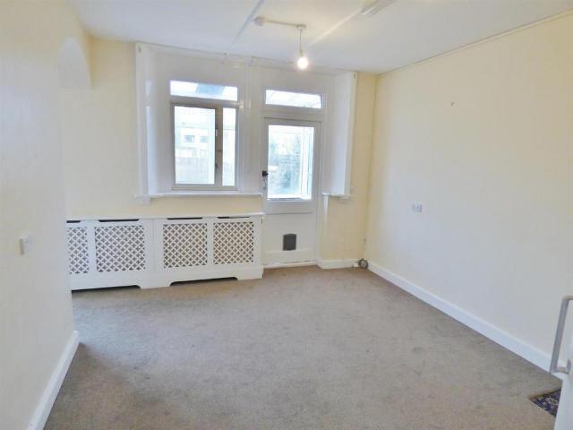 1 bedroom in a house share to rent