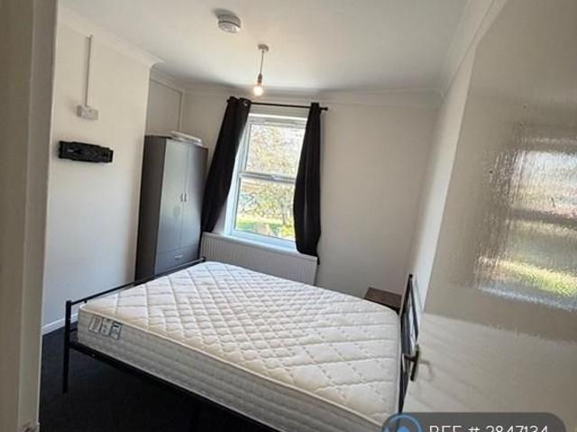 1 bedroom in a house share to rent