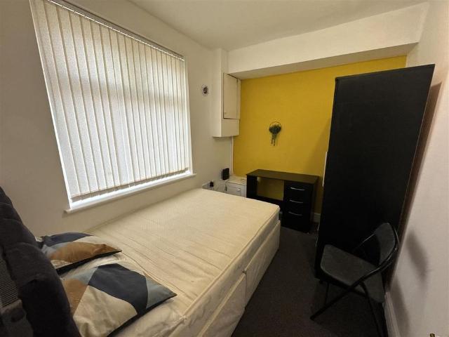1 bedroom in a house share to rent