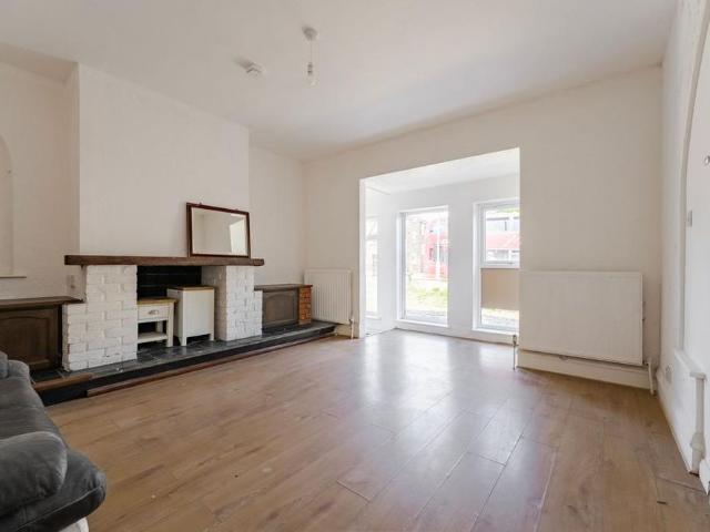 1 bedroom in a house share to rent