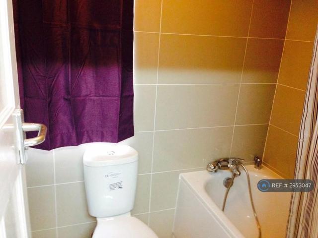 1 bedroom in a house share to rent