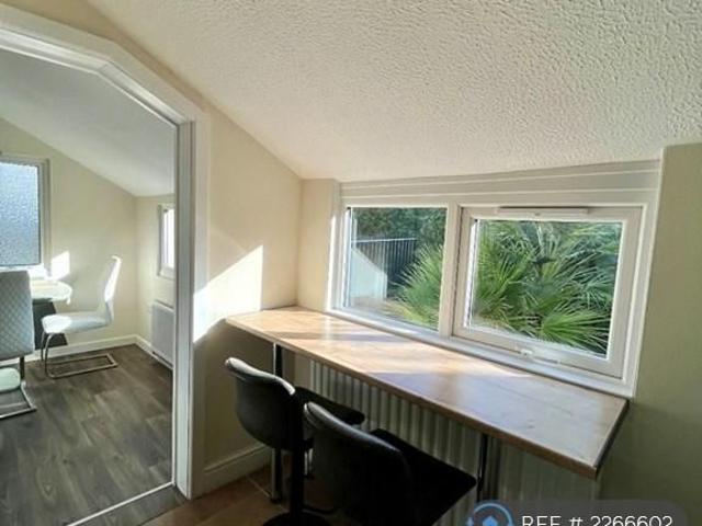1 bedroom in a house share to rent