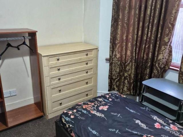 1 bedroom in a house share to rent