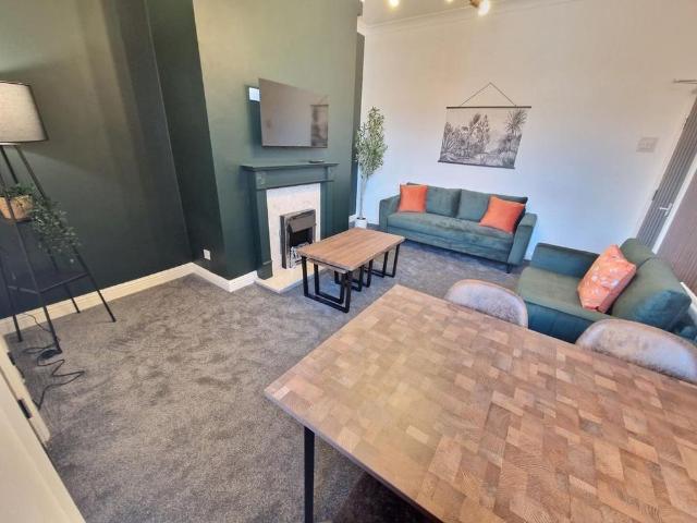 1 bedroom in a house share to rent