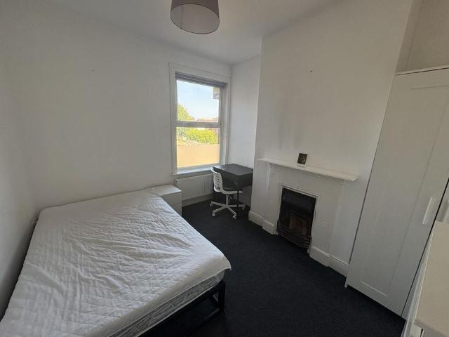 1 bedroom in a house share to rent