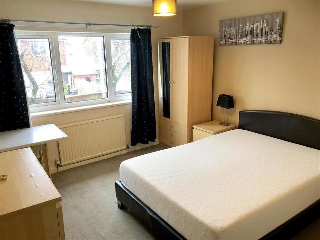 1 bedroom in a house share to rent