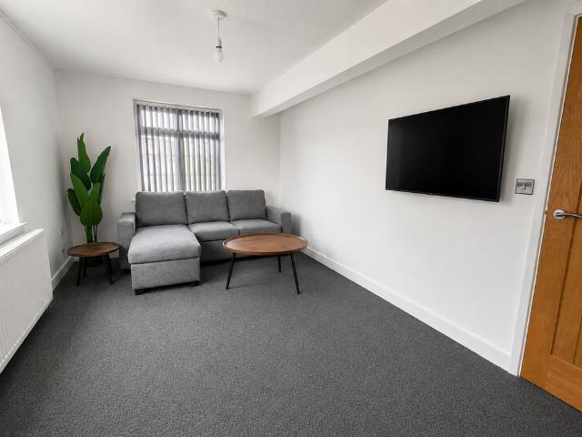 1 bedroom in a house share to rent