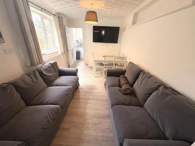 1 bedroom in a house share to rent