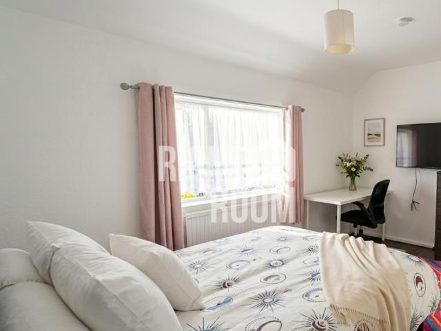 1 bedroom in a house share to rent