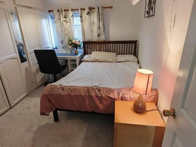 1 bedroom in a house share to rent
