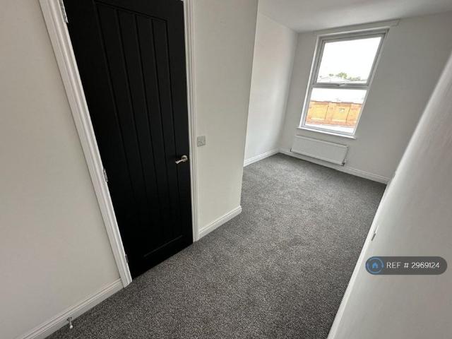 1 bedroom in a house share to rent