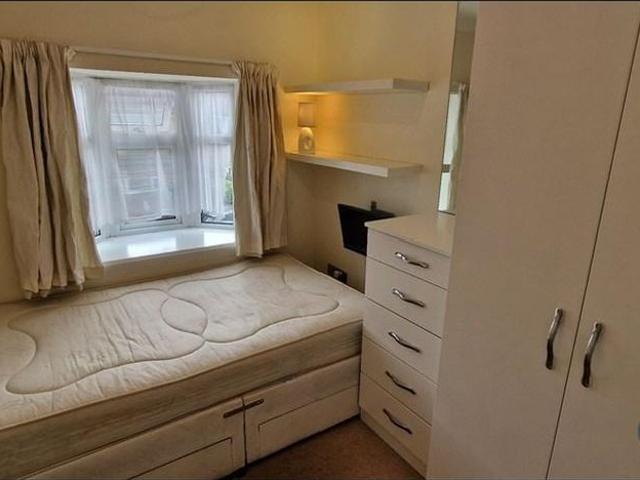 1 bedroom in a house share to rent