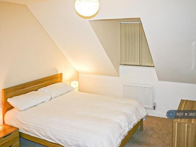 1 bedroom in a house share to rent