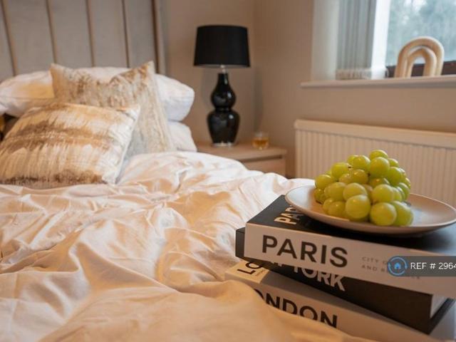 1 bedroom in a house share to rent