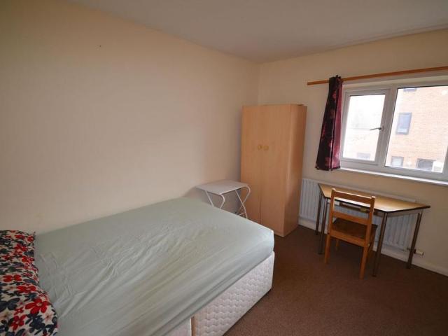 1 bedroom in a house share to rent