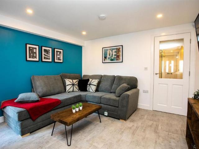 1 bedroom in a house share to rent