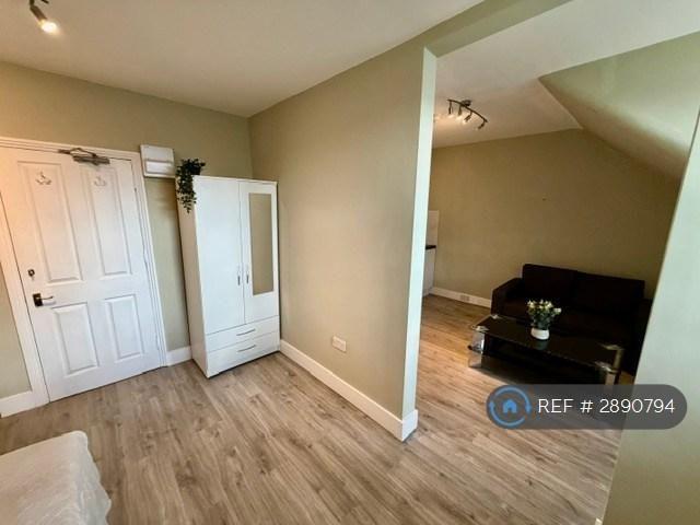 1 bedroom in a house share to rent