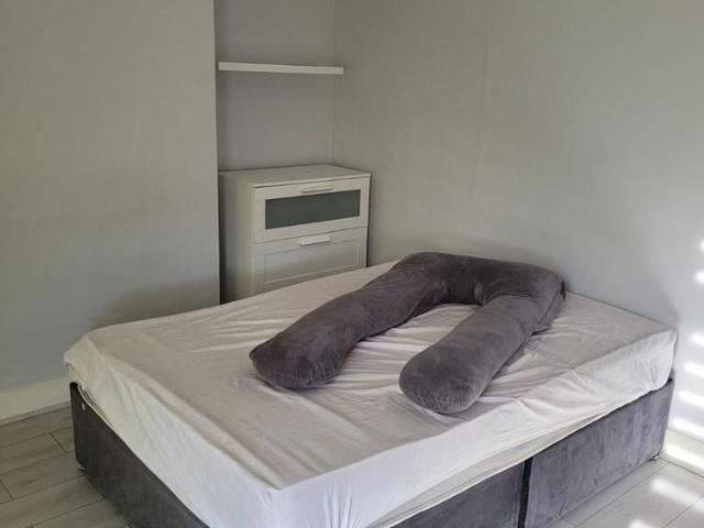 1 bedroom in a house share to rent