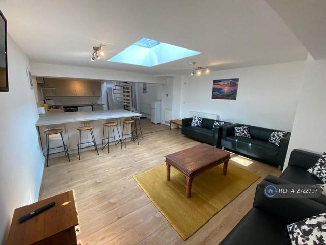 1 bedroom in a house share to rent